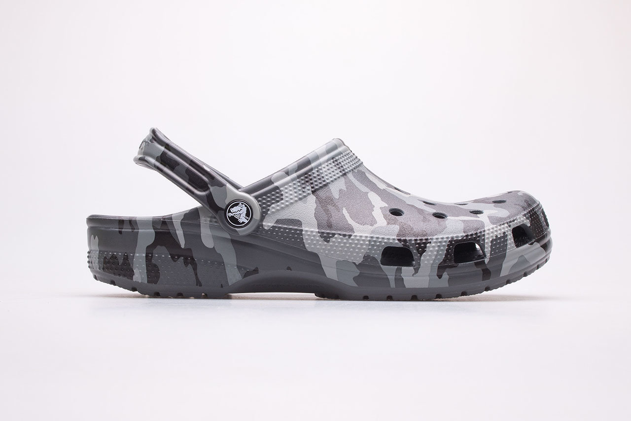 Chodaki CROCS CLASSIC CAMO CLOG 206454-0IE - sklep in:motion.pl