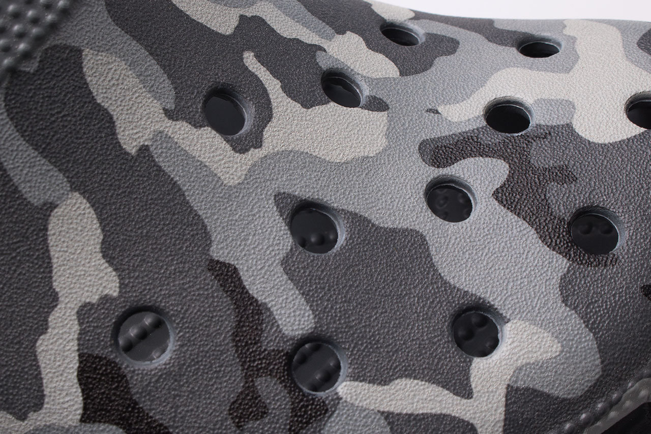 Chodaki CROCS CLASSIC CAMO CLOG 206454-0IE - sklep in:motion.pl
